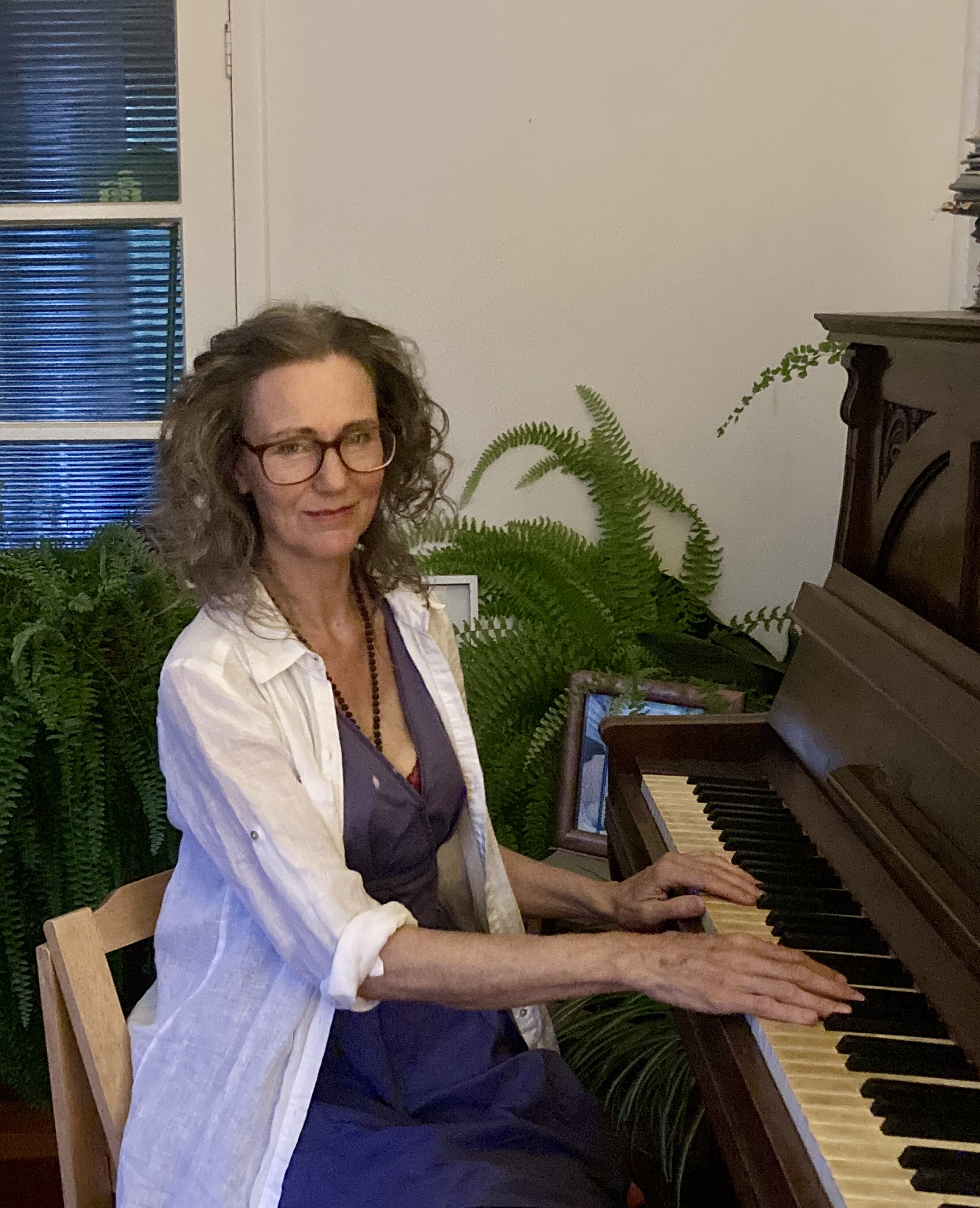 Ms Robin Webster - NZ Music Teachers Online